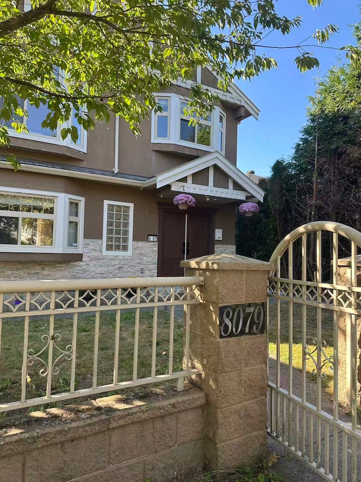 Bright West Side Retreat • 3br • Kitchen • Airport - Richmond