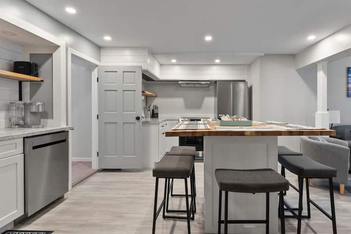 Apartment With Backyard Walkout - Capo Cod, MA