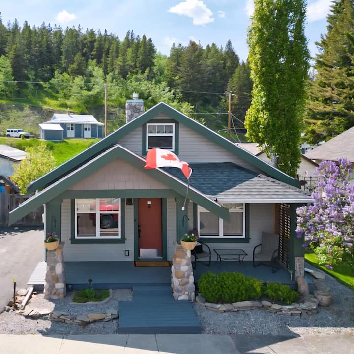 The Pine & Paw - Blairmore