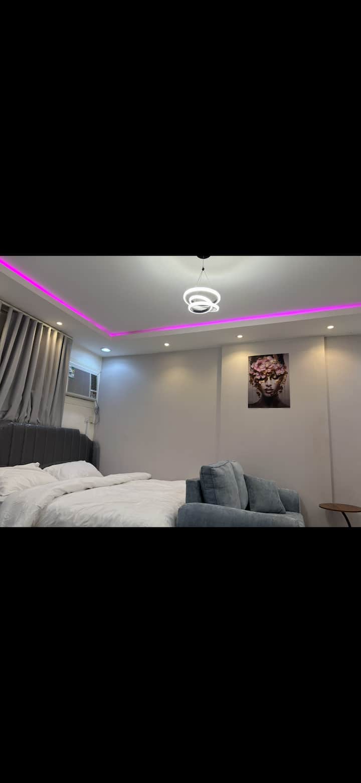 استديو هادي وانيق - Medina