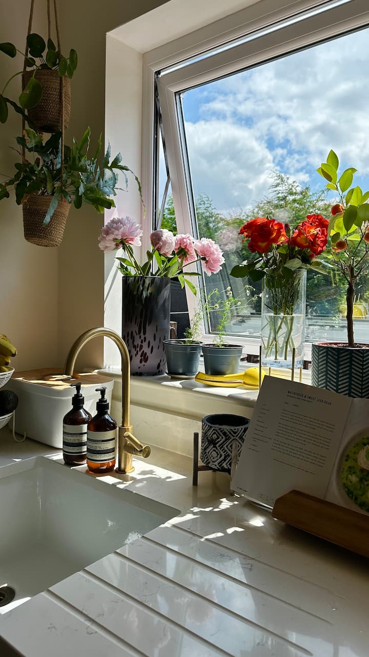 Hosted By Nukeys - Beautiful Terrace House - Stockport