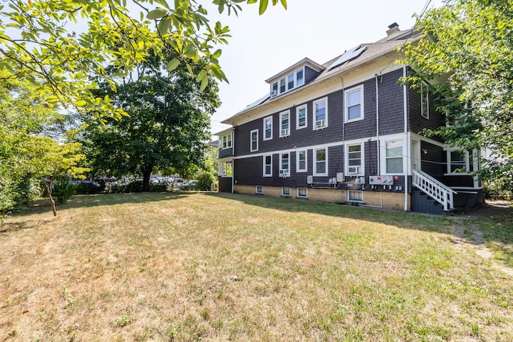 Gorgeous Two-bedroom Apartment - Bridgeport, CT