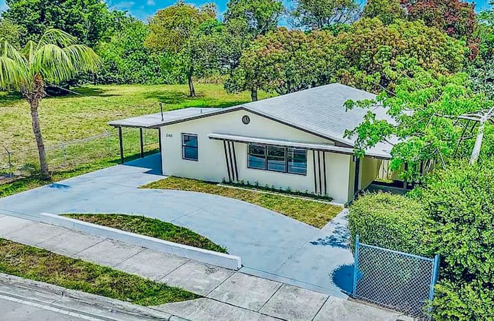 3bed/1 Bath Newly Renovated Home - Fort Lauderdale, FL