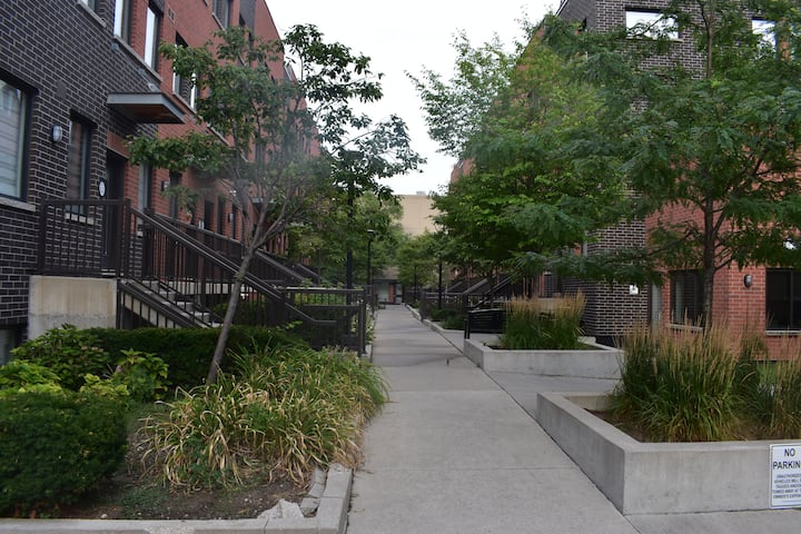 Modern Midtown Urban Townhouse With Parking Spot - Toronto