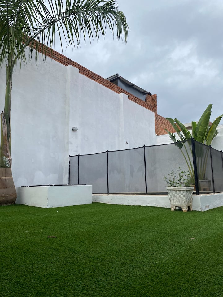 Casa, Piscina Y Seguridad. - Areguá