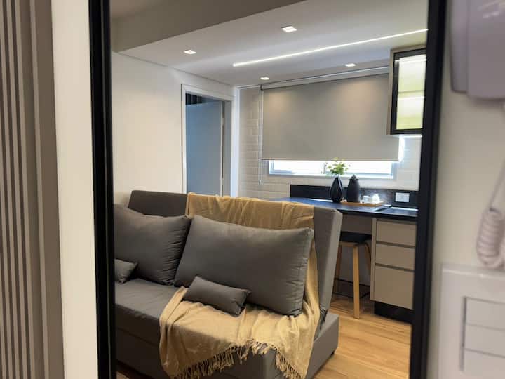 Apartamento Com Garagem E A/c - Maringá