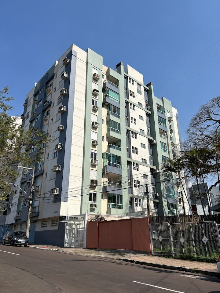 Apto Bem Localizado Com Elevador - Santa Maria