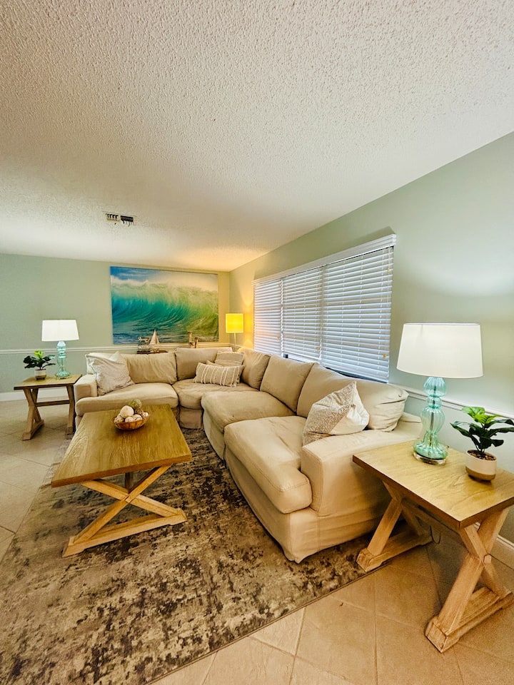 Botanical Breeze~walk To Dining - Cape Coral, FL