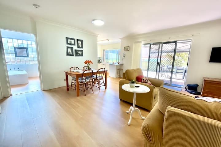 Cronulla Courtyard Apartment, Walk To Beach & Bay - Cronulla