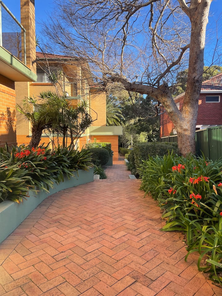 Cronulla Courtyard Unit, 10 Mins Walk To Beach&bay - Cronulla