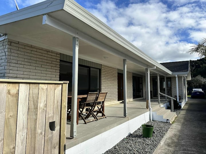 Sunset & Surf Beach Bach - Pauanui