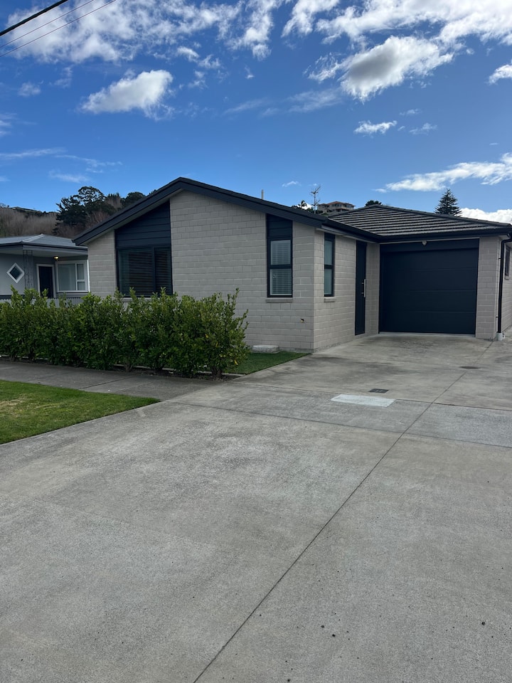 Golden Find On Golding. New Build In Taradale - Clive
