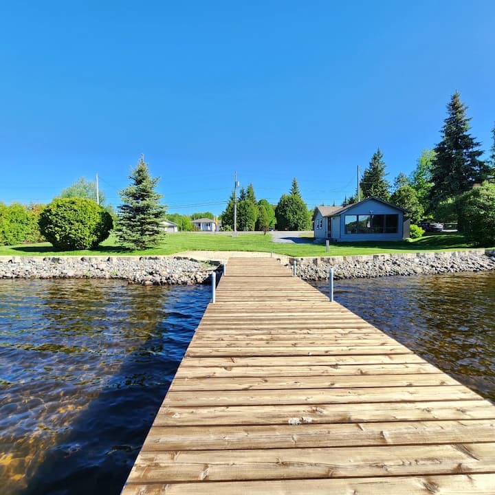Cozy Lakefront Hideaway! - Greater Sudbury
