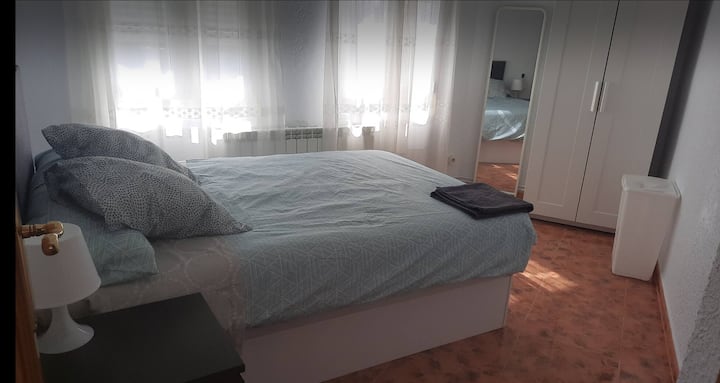 Fácil Aparcamiento Ideal Trabajadores - Zaragoza, España