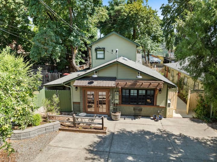 The Monarch Studio - Jacksonville, OR