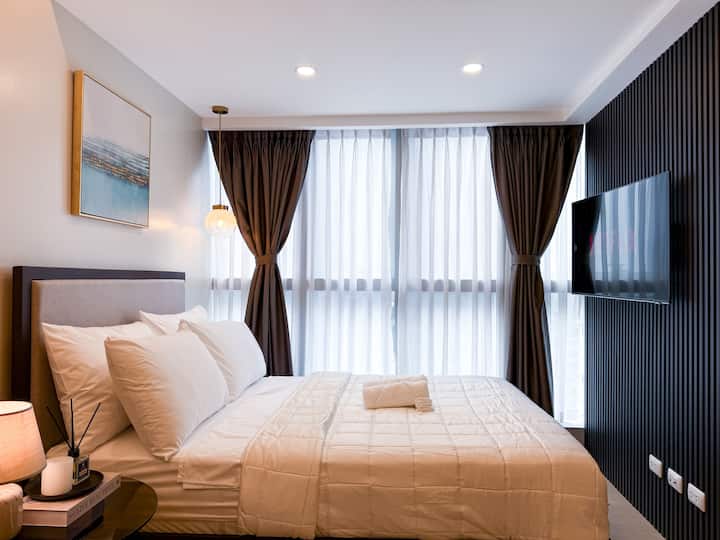 Uptown Bgc Hotel-style 2br | Double Beds | Pool - Taguig