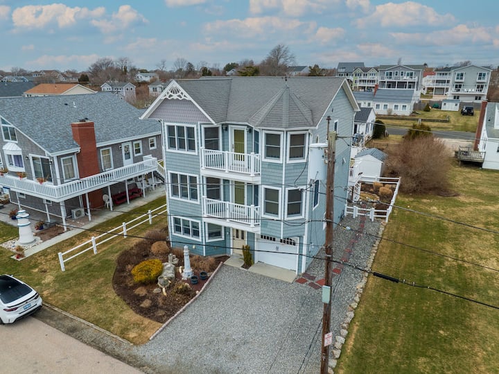 The Salty Escape - Narragansett, RI