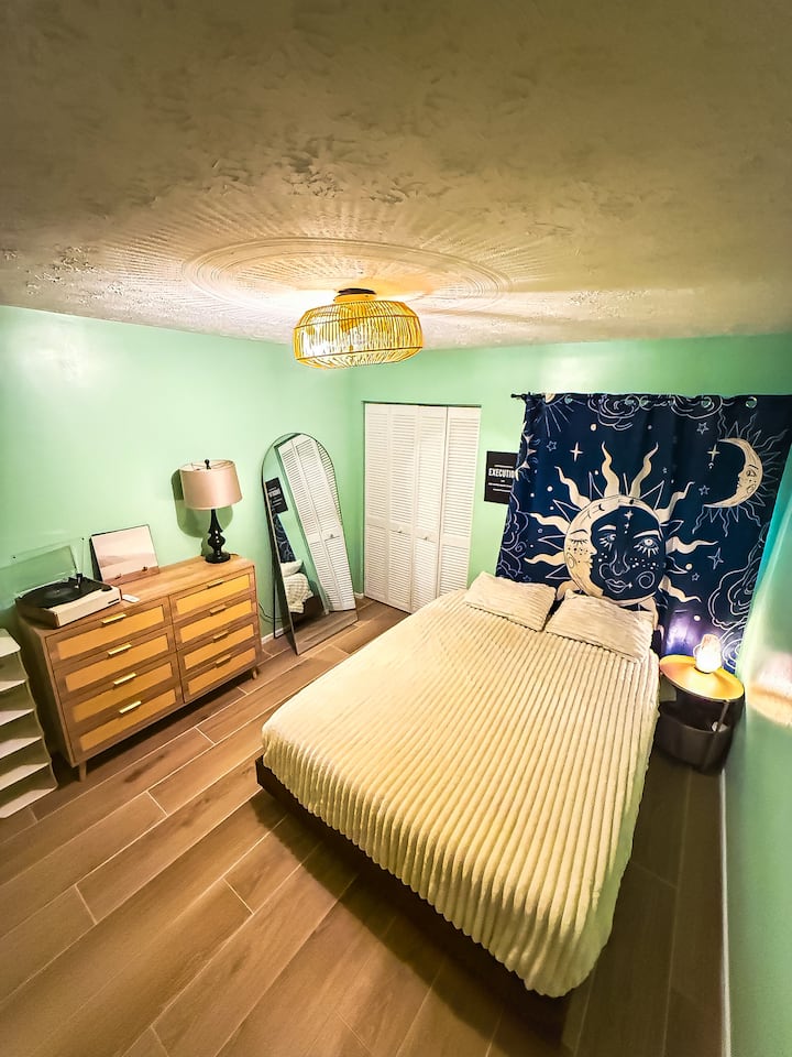 The Little Yellow Escape - Matlacha, FL