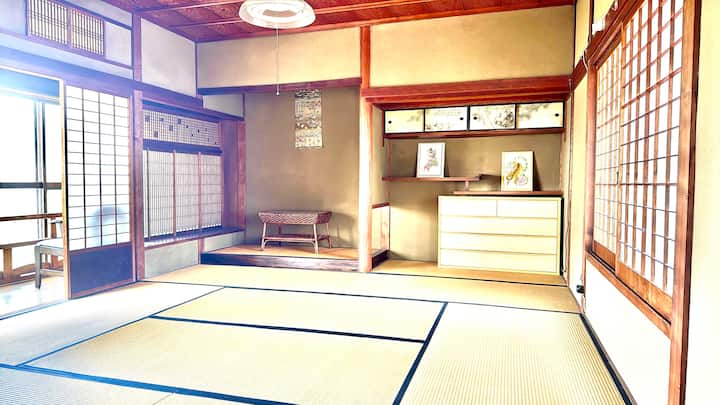 安易旅館50年代木建一户建榻榻米房间二楼 4人 房间 南北通风 - Okayama