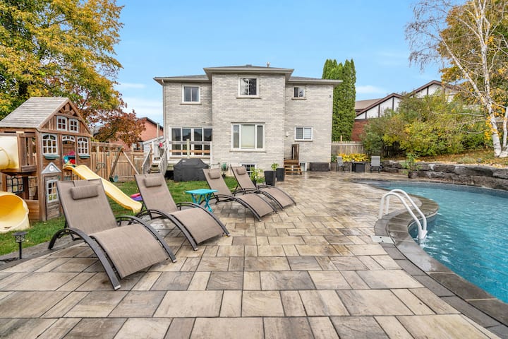 Bradford 4br Family Retreat | Pool & Playground - Bradford, ON, Canada