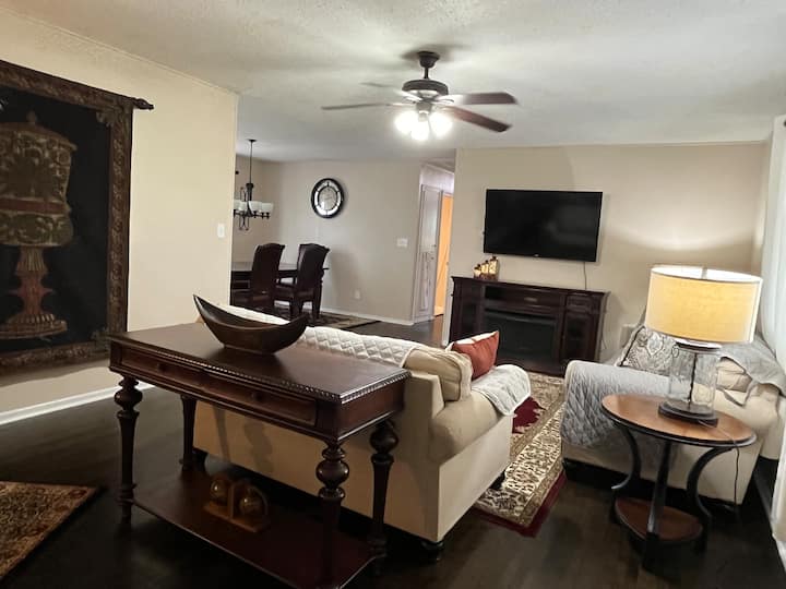 3 Bed- Cottage Close To Airport - Wichita, KS