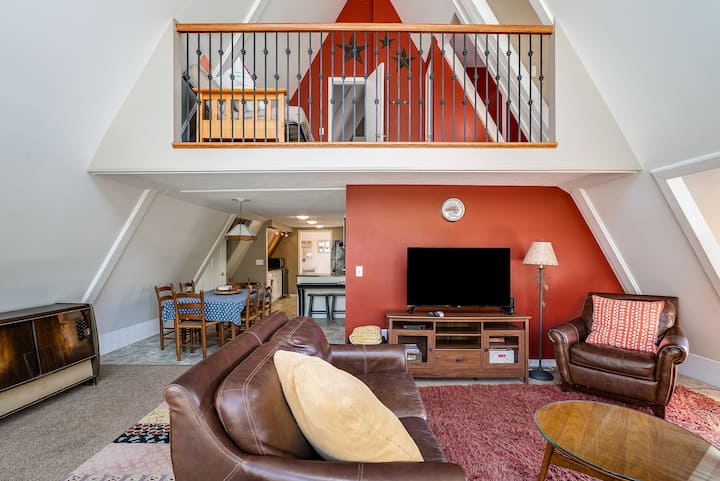 Massanutten Getaway Chalet! - Massanutten, VA