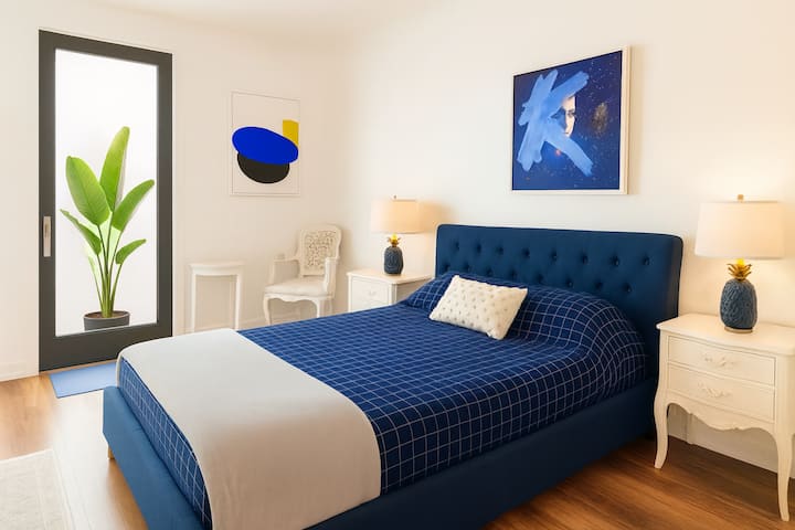 Sunset Blvd Studio With Views And Parking - West Hollywood, CA