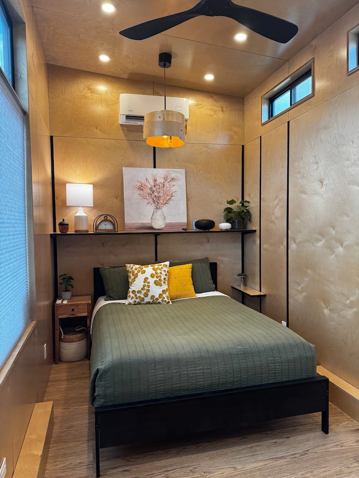 Taking Flight Into Fall-tiny Minimalist-bed & Bath - Grand Junction, CO