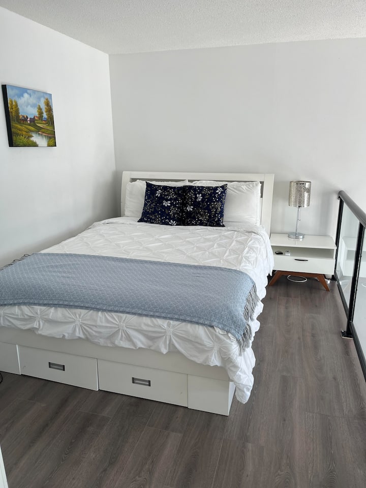 The Refined Loft /W Free Parking - Vancouver