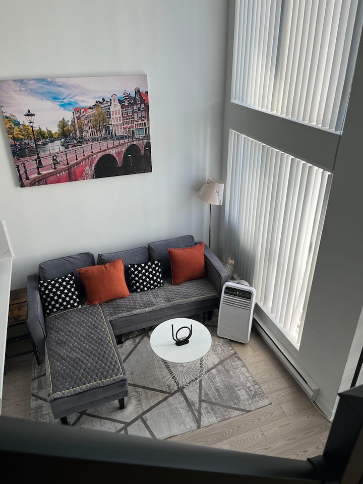 The Refined Loft /W Free Parking - Vancouver