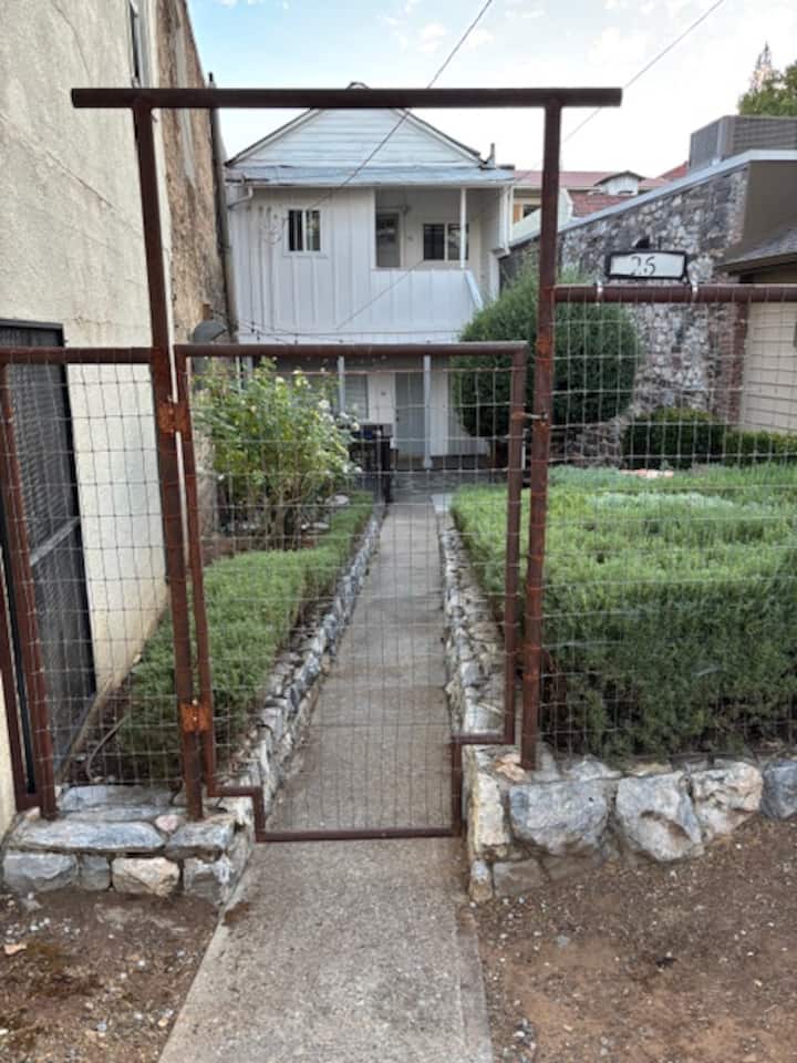 Backstreet Cottage - Sonora, CA