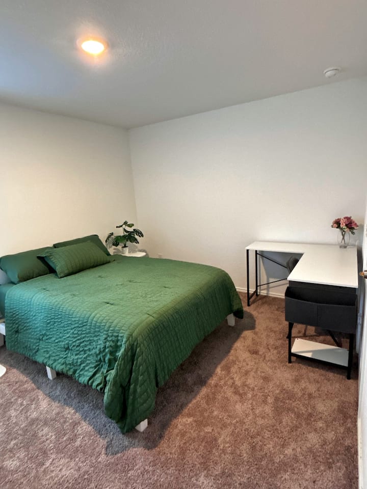 2 Private Rooms + Bath & Closet - San Antonio, TX