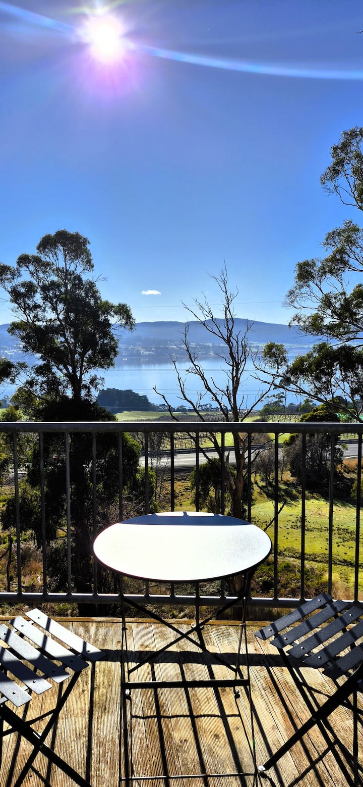 Tamar Tonic - Lush River Views - Launceston