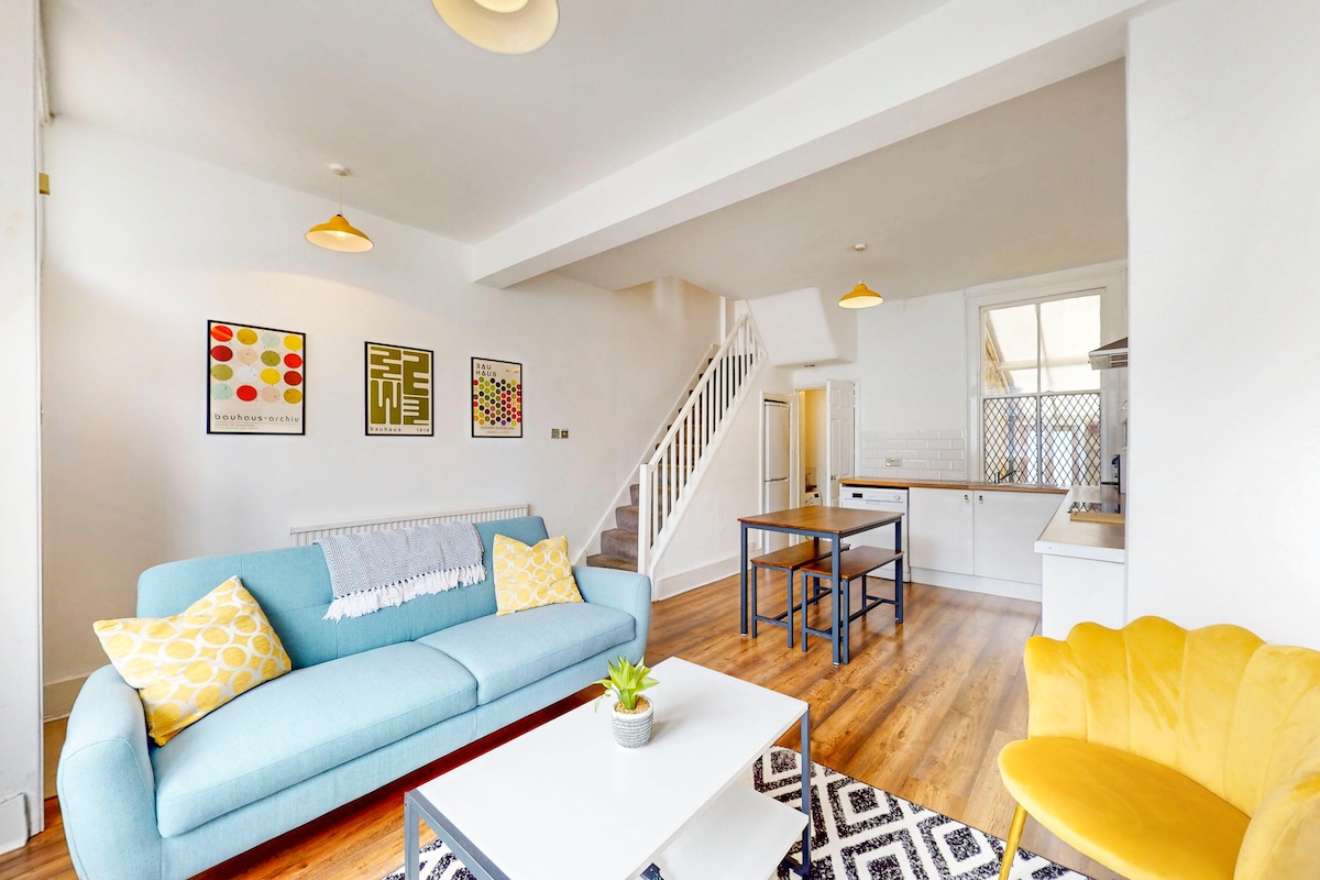Stylish 3Bed – Steps to Meridian Water Station - Airbnb