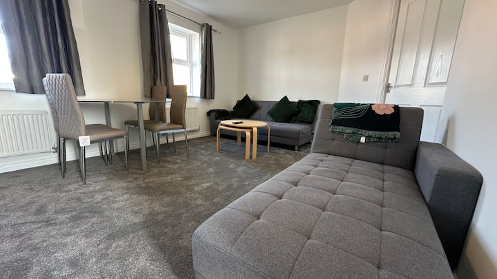 Cosy 2-bed Maisonette| Aylesbury - Aylesbury