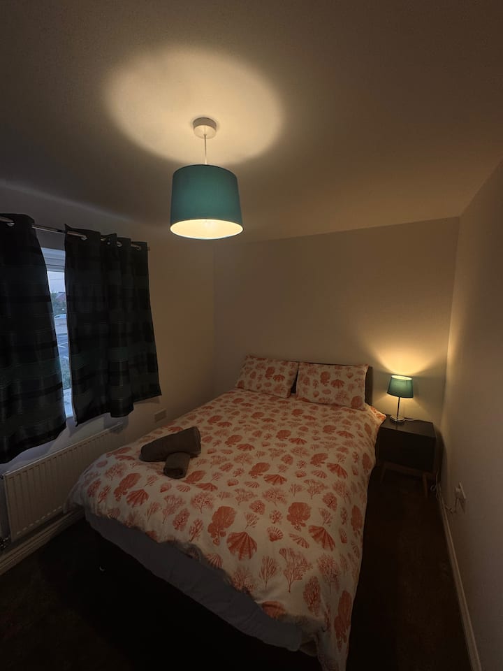 Cosy 2-bed Maisonette| Aylesbury - Aylesbury