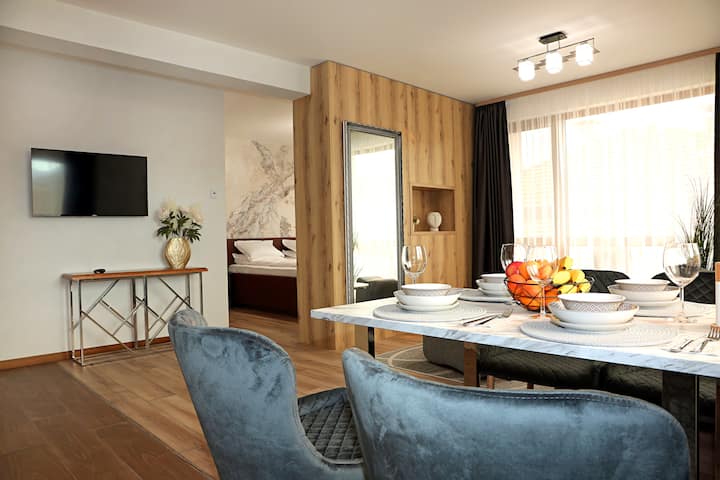 Host2u 4 Lux Studios Combined - Bansko