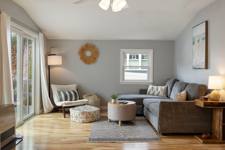Long Sands Sunny Beach Bungalow - Sleeps 4 - York, ME