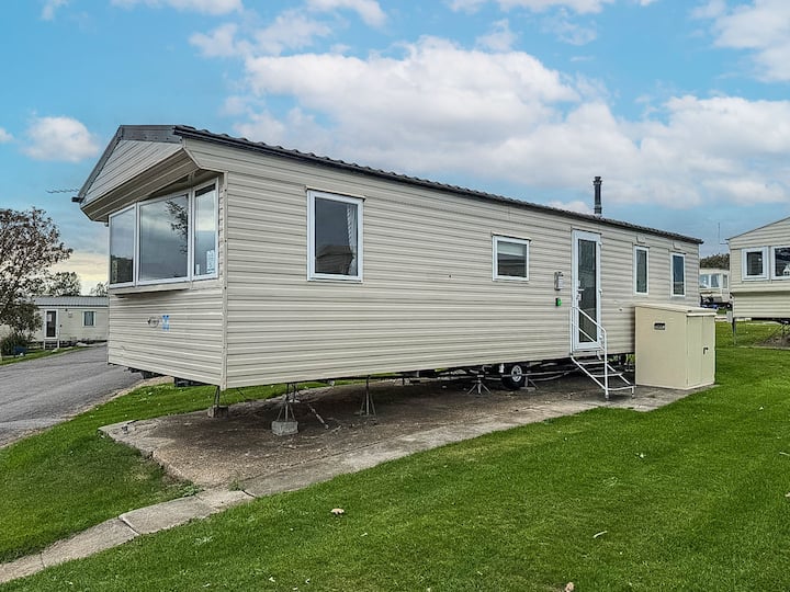 Caravan At Sand Le Mere In Yorkshire Ref 71005o - Withernsea