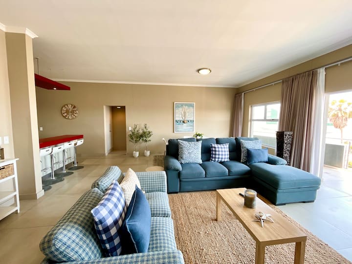 Central Seaview Sky Suite - 