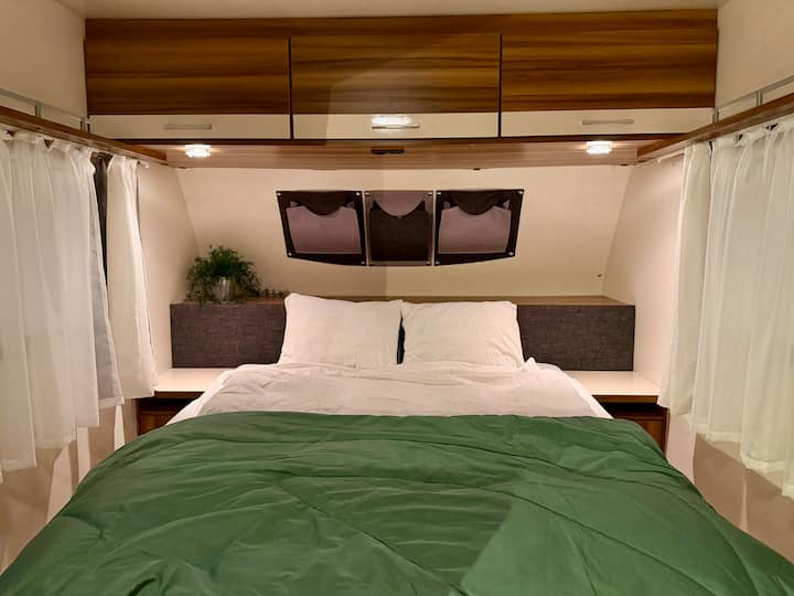 Charming Caravan City Stay - Central Location -