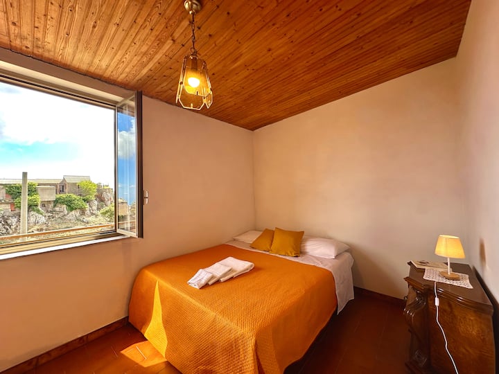 Il Castagno Nel Silente Borgo In Montagna - Bova Marina