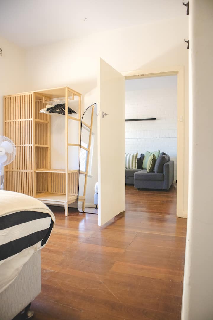 Walk To Beach, Shops, Central 1bd, Parking, Wifi! - Perth