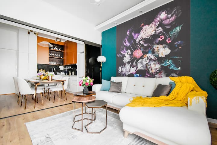 2br, 4 Baths, Terrace – Steps From Sofia Landmarks - Sofia