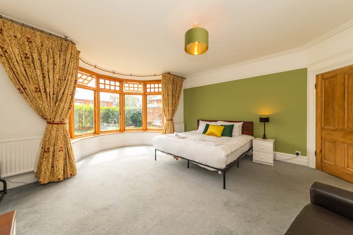 Central Caversham / Traditional English House - Reading Station