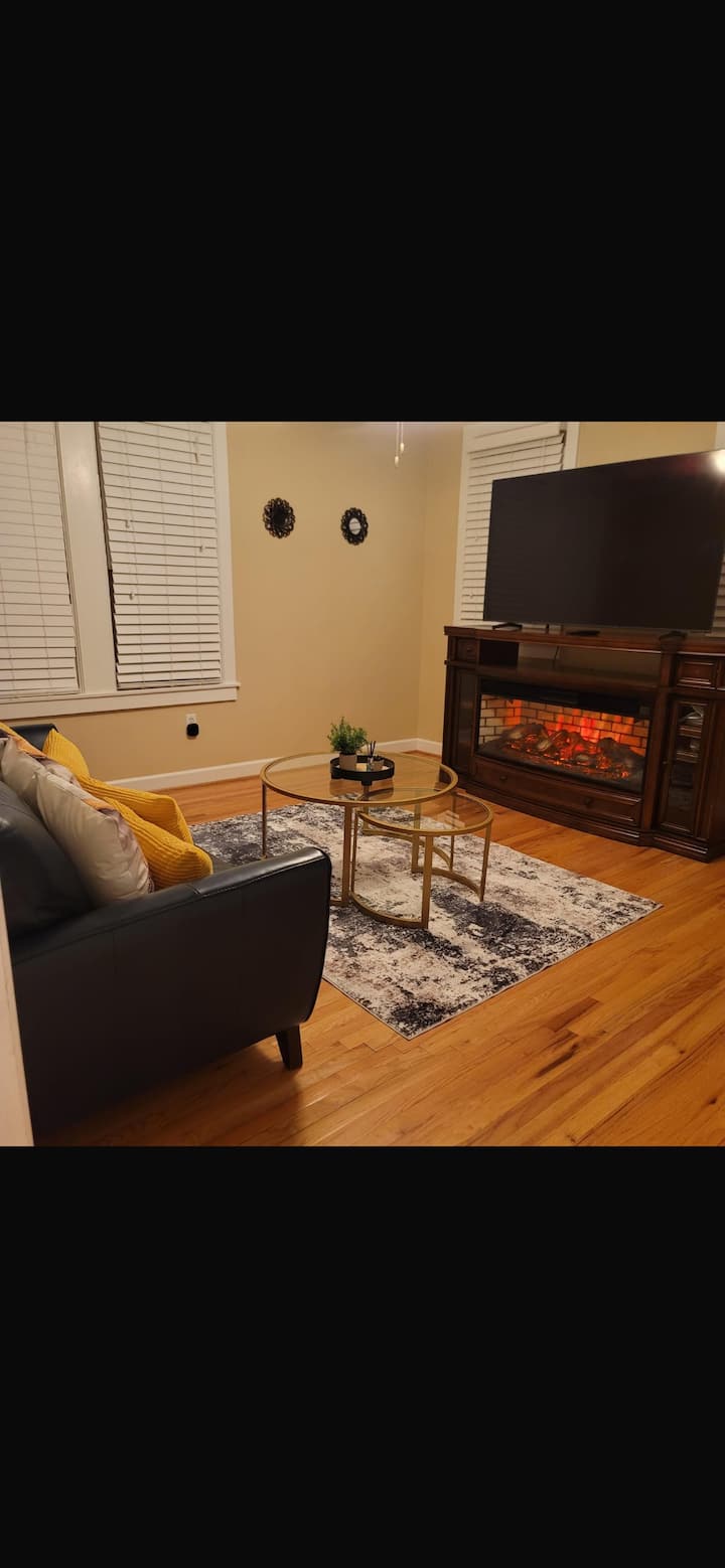 Cozy Room In An Urban Nest: Room 3 - Essex, MD