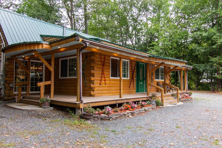 Charming Lakes Region Cottage - Lake Winnipesaukee, NH