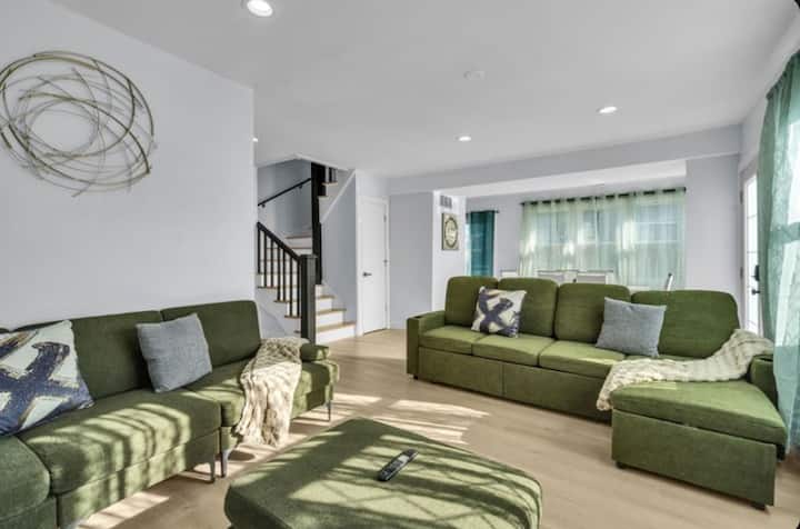 Chic 4br Lakefront Canal Escape - Fox Lake, IL