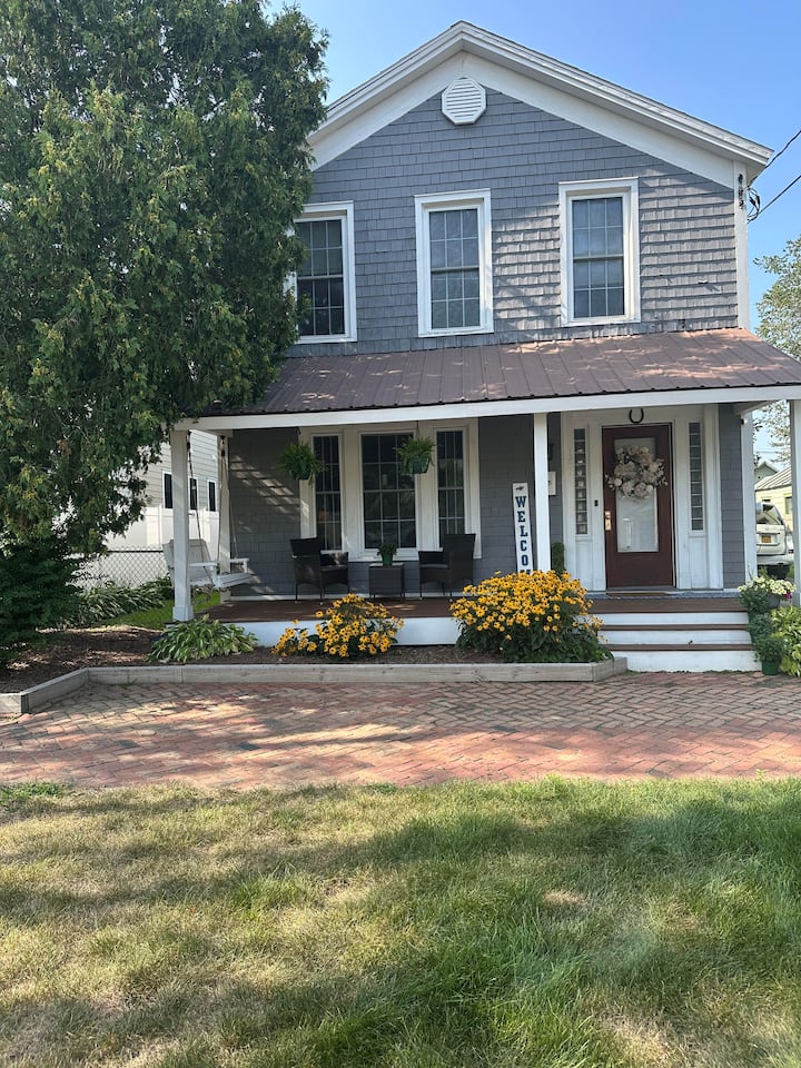 Walk To Racetrack & Downtown - Saratoga Springs, NY