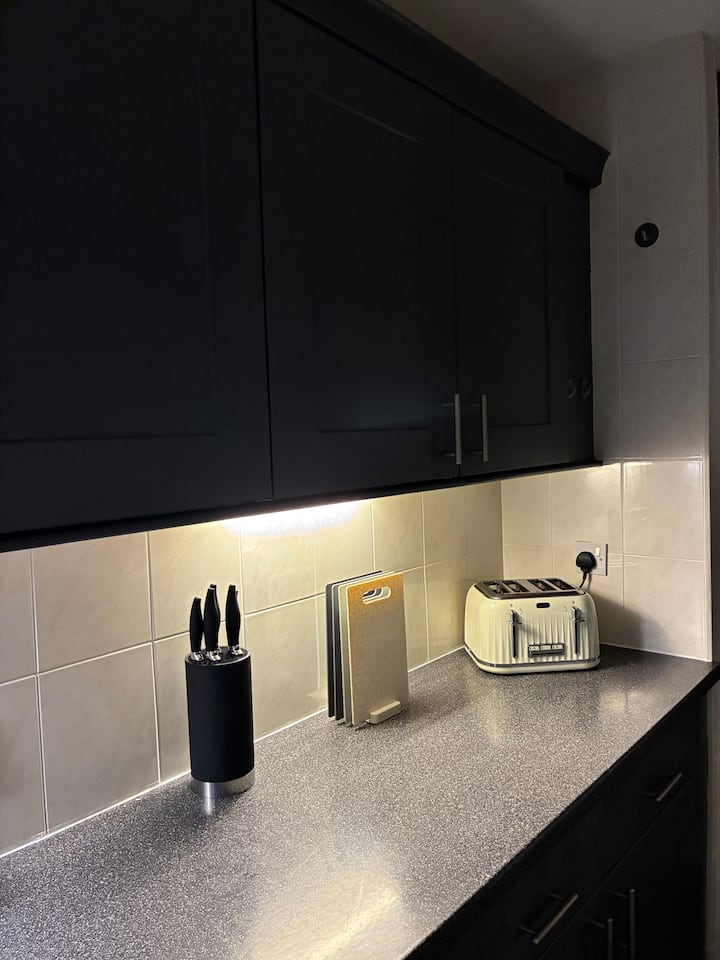 8 Minutes To Station / Secure Parking / 2 Bedroom - Marlow